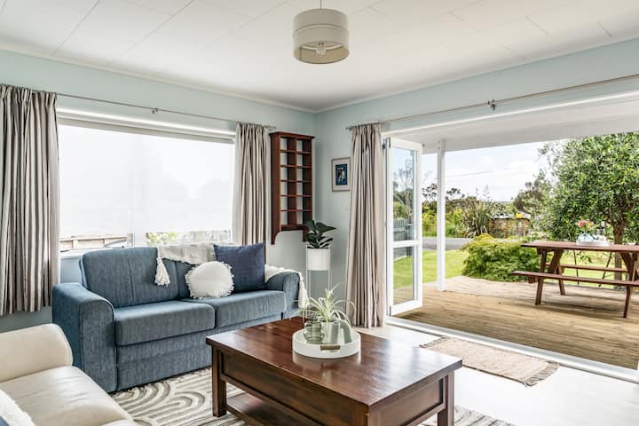 Calypso Cottage • Bright Bach + Water View - Raglan
