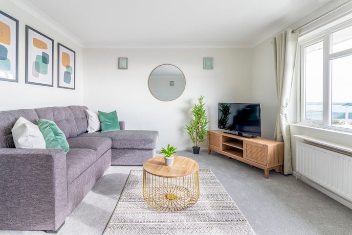 Breath Taking Sea View 2 Bedroom Sleeps 6- Parking - Bournemouth