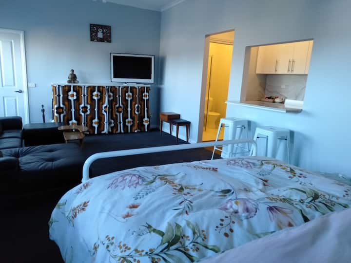 Ocean Grove Costal Bedsit - Queenscliff