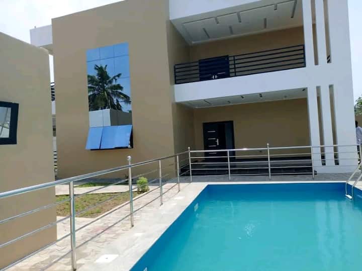 Belle Villa Meublée à Piscine - Togo