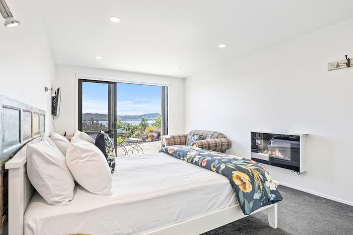 The Sweet Spot Taupo. Lake Views, 3 Bedrm 3 Bathrm - Taupō