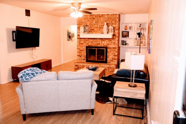 Cozy Home 10 Min From Tt Or Covenant Medical Cnt - Lubbock, TX