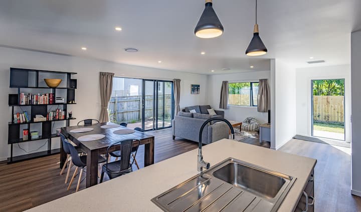 The Socialisers Dream On Arawa - Ohakune