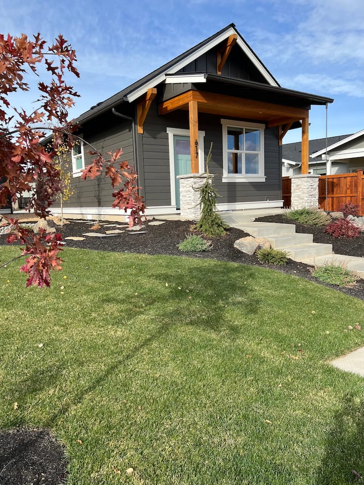 Canyon View Cottage - レドモンド, OR