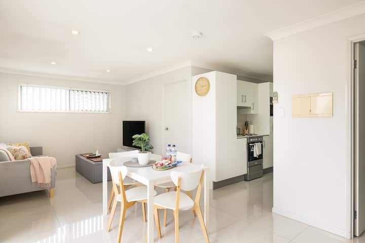 Modern Rocklea 2br | Parking & Near Shops | 118d2 - Brisbane
