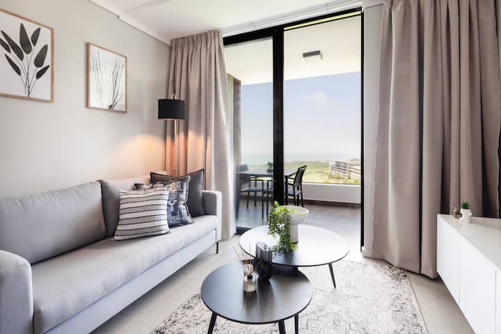 Spacious Studio | Inverter | Sea Views | Pool - Umhlanga