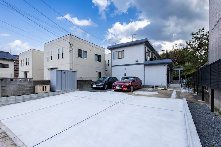 【2023年 Open】カラオケ＆ゲーム付き/ヒノキの香りが漂う贅沢な広さ別荘/バルコニー付 - Fukuoka