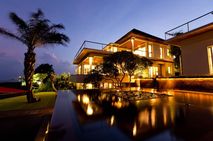 Oceanview Bliss: Elegant 6-bed Private Pool Villa - Sanur