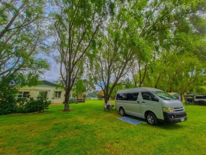 Luxury Campervan Rental: Escape Damp Tents Forever - 陶朗加