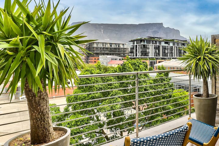Stellar Table Mountain Views With Patio - كيب تاون