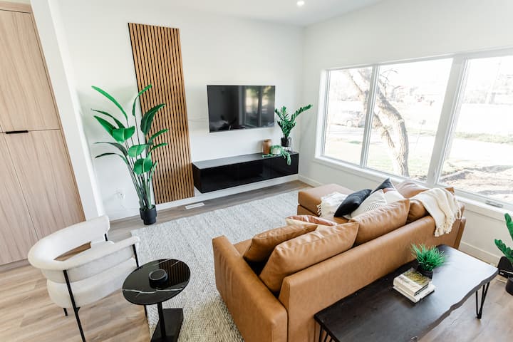 *Cozy & Spacious | Free Parking | 15 Min Downtown* - 溫尼伯