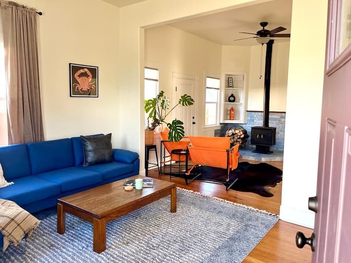 Beach Break Bungalow W/bay & Ocean Views And Tub - Eureka, CA