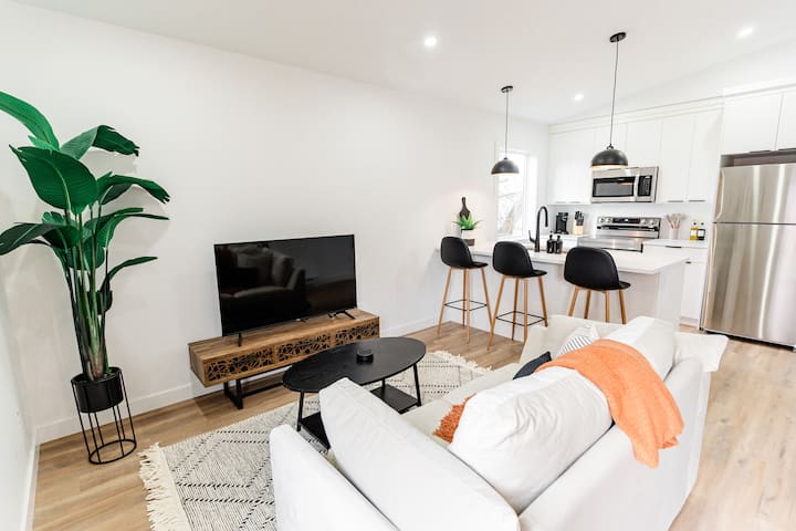*Friendly South | Free Parking | 15 Min Downtown* - Winnipeg