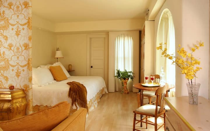 The Spencer Hotle Full Suite 307 Colette - Chautauqua, NY