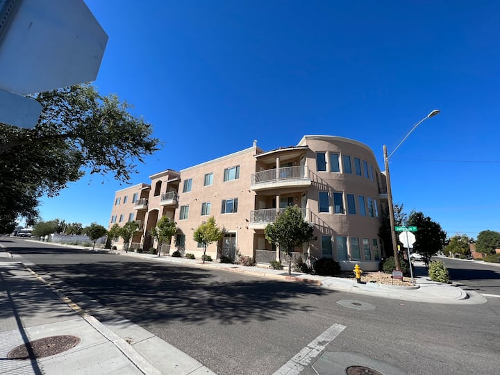 East Nob Hill Apartment - Albuquerque, NM