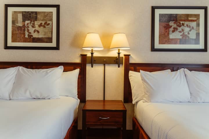 Queen Room With Two Queen Beds - Durango, CO