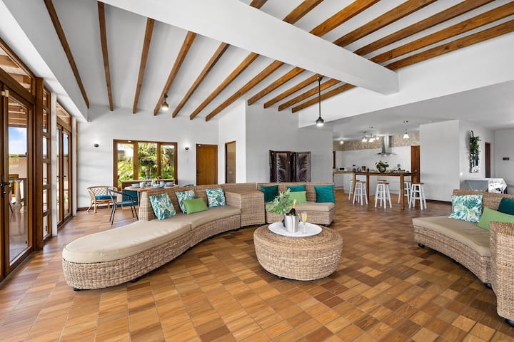 Spacious 4br Villa~ Private Pool ~ Cozy ~ Location - Aruba
