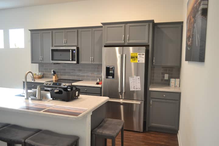 Brand New Home: Next To Cleveland Clinic Hospital - Cleveland, OH