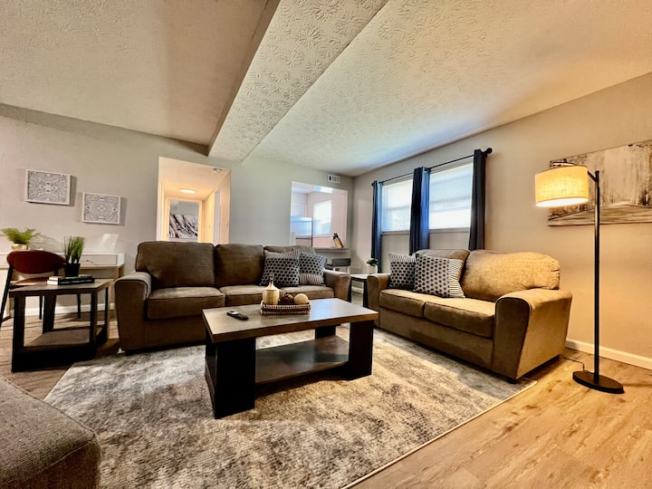 Beautiful, Newly Remodeled Apartment In Middletown - Triangle Lake, Middletown