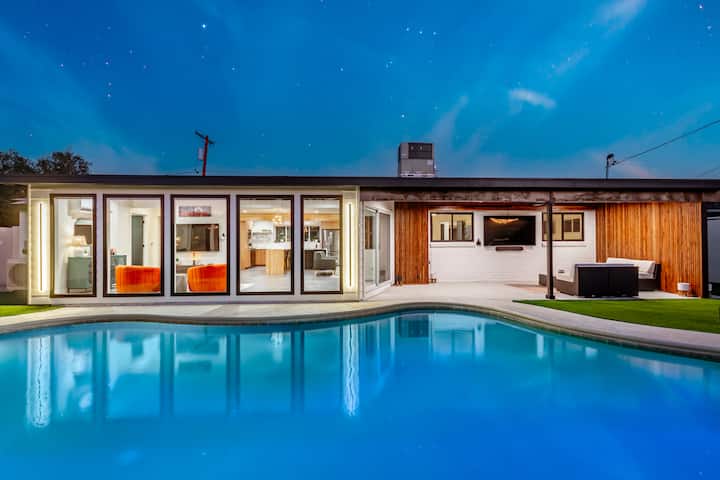 Steps To Old Town, Heated Pool & Hot Tub, Lux Home - Scottsdale, AZ