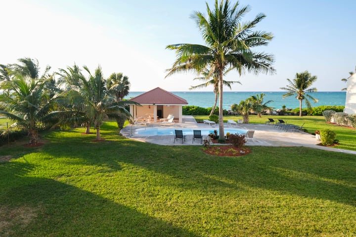 Cute, Comfortable, Clean Beachfront Retreat - Freeport