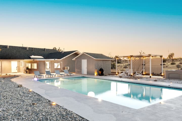 Pool, Sauna, Spa, 5 Acre, 5 Bedroom-modern Getaway - Joshua Tree, CA