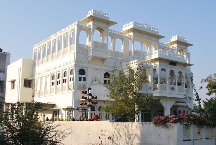 Double Bed Room - Gadh Ganesh Homestay - Udaipur