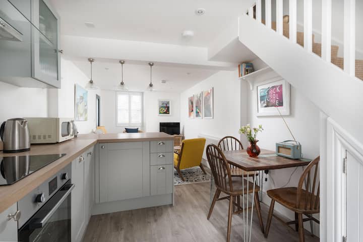 Number Three - Stylish Cottage With Sea Views - Mousehole