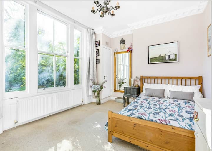 Large Bedroom & Private Bathroom, By Putney Heath - Fulham
