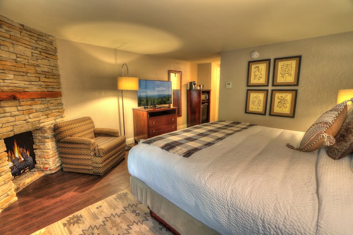River Edge Inn King Suite - Gatlinburg
