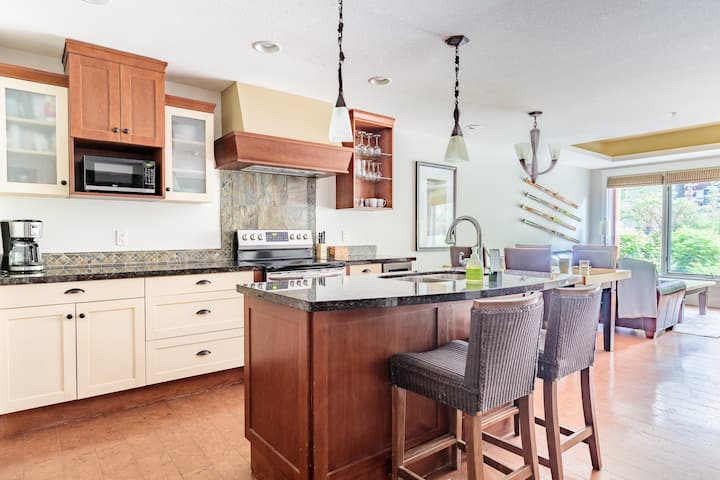 Pooches Paradise - Pet Friendly Hot Tub & Pool - Canmore