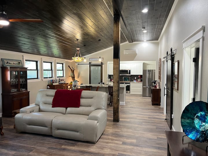 Treehouse In Historic Old Town - Georgetown, TX