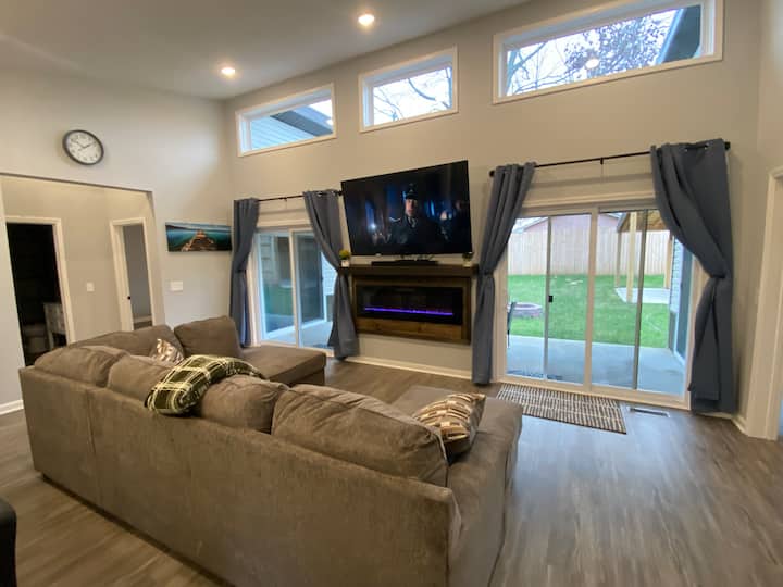 New Modern Ranch - Close To Base - Clarksville, TN