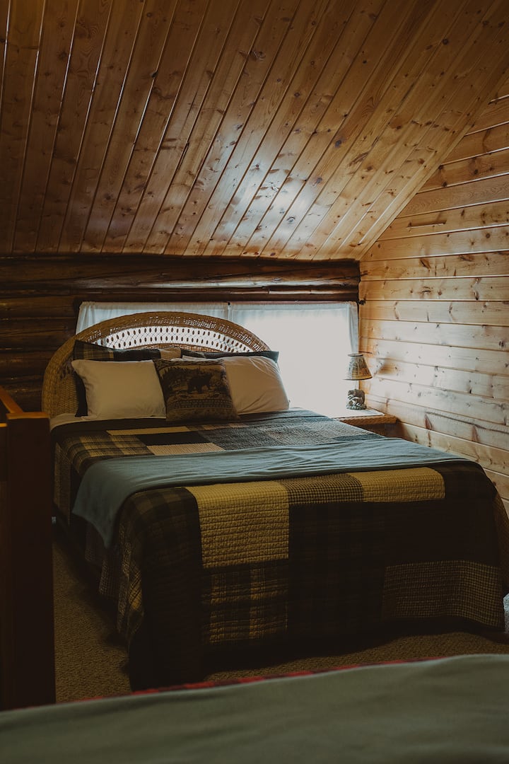 Lakeside Cabin Tamaracks Resort - Seeley Lake, MT