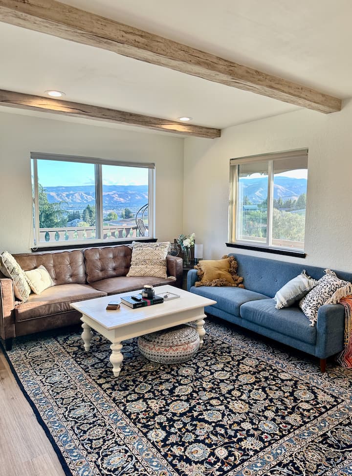 Contemporary Cottage - Views! - Cashmere, WA