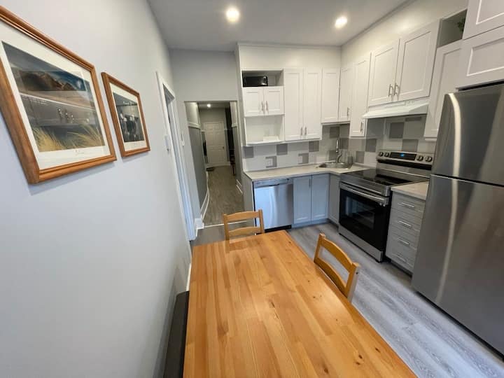 Main Floor, 3 Bdrm, A+ Location, 20% Off 32 Days+ - Lasalle