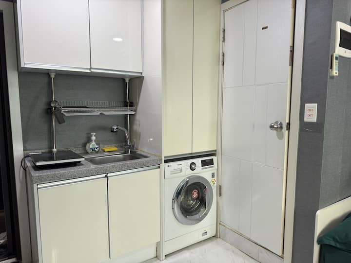 스튜디오309:큰방+화장실/주방/지하철역 도보 8분/버스정류장 1분/침대 2개 가능/ - Seoul