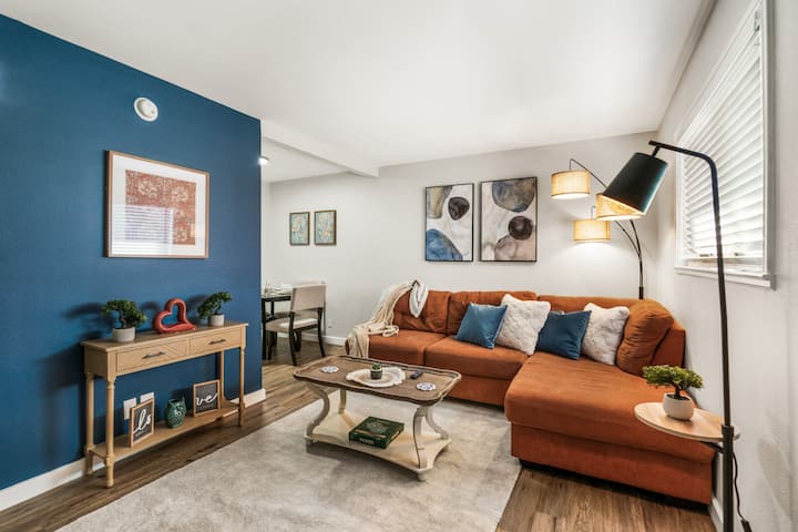 Modish 1bd:at&t Walkable & In The Heart Of It All! - Arlington, TX