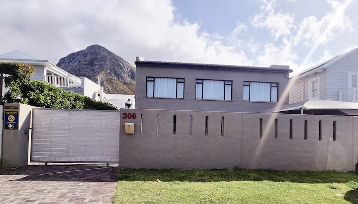 Ocean Breeze On Grotto - Hermanus