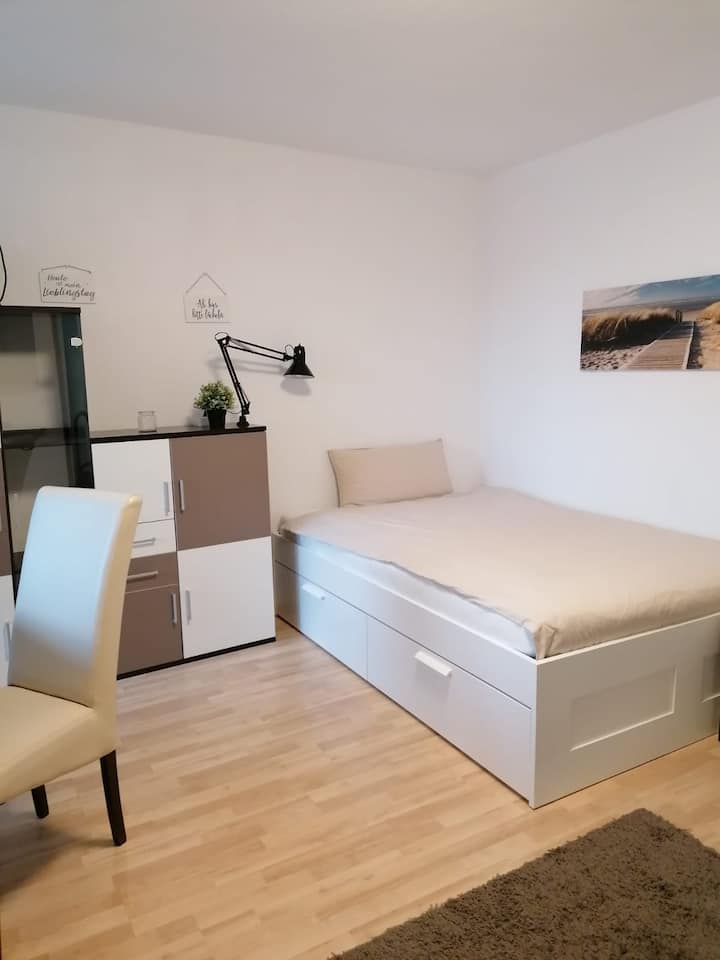 Zentrale, Funktionale 1 Zimmer Wohnung - Sindelfingen