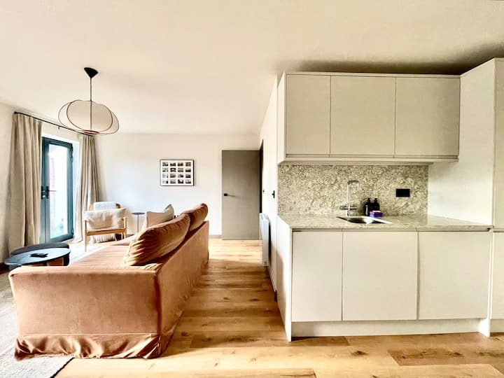 Midland Suites- Apartment 4 - Bristol Airport (BRS)