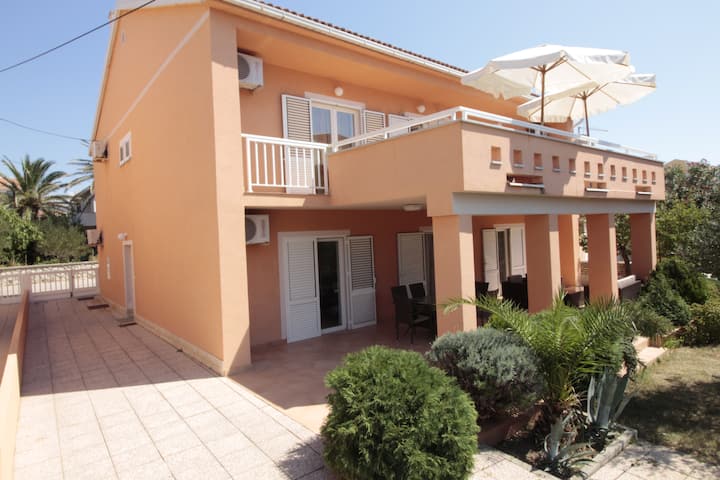 Lovely Rooms Fiesta For 10 In City Center - Novalja