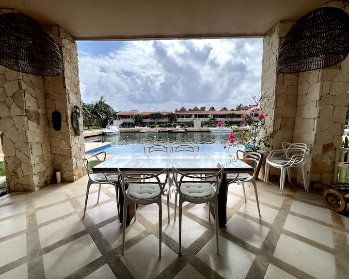 Enchanting Waterfront Apartment - Puerto Aventuras