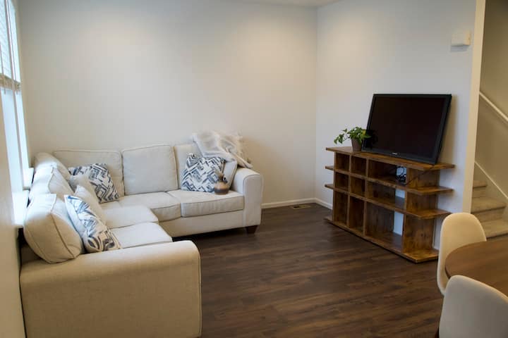 Modern And Spacious | Near Airport - Denver Airport (DEN)