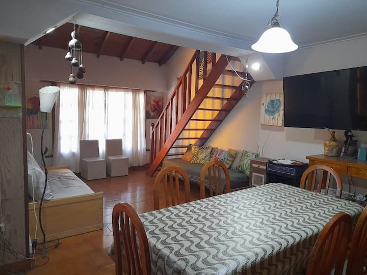 Hermosa Casa Con Patio Y Cochera En Barrio Fliar. - Mar del Plata
