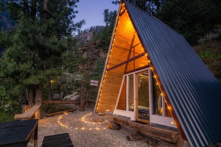 Bastiat Stays | A Tiny Vibrant A-frame - Jibhi