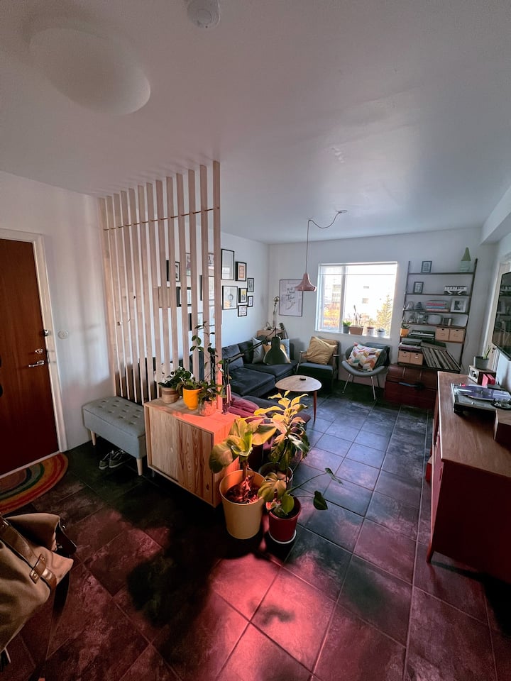 Cozy Apartment Close To The Sea - Reykjavik