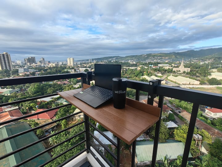 Studio Unit With Balcony | The Median Near It Park - Cebu City