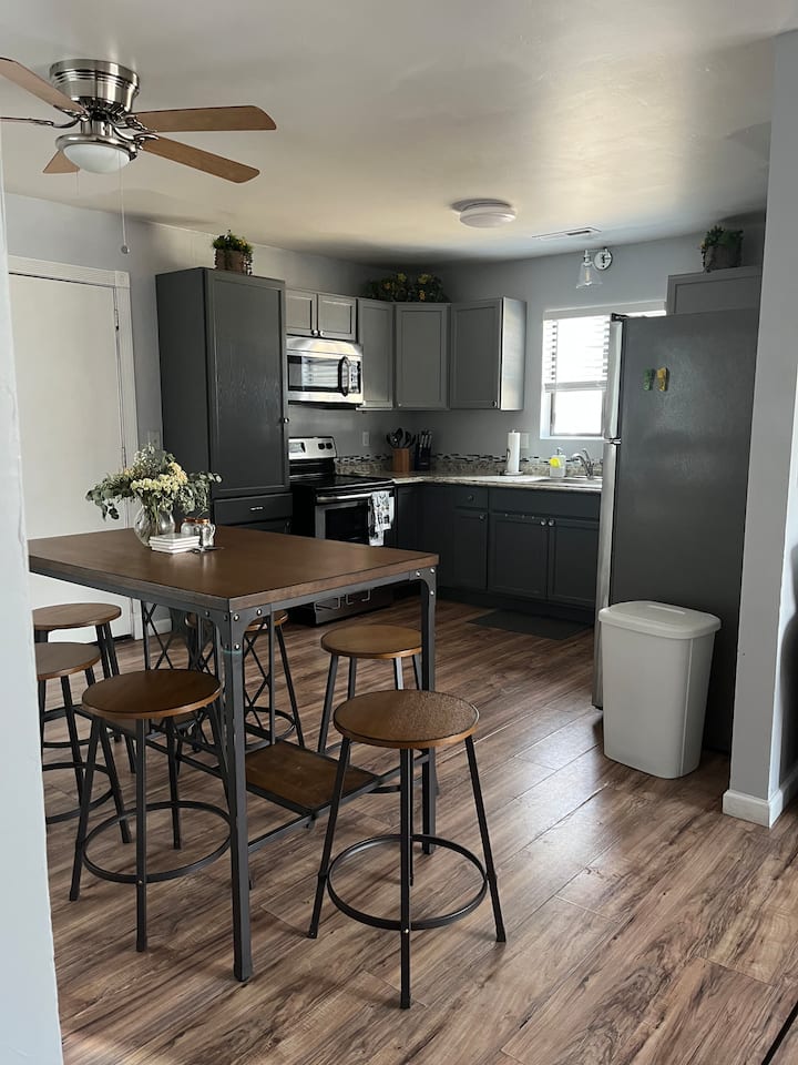 Mountain View Home In The Heart Of Flagstaff! - Flagstaff, AZ