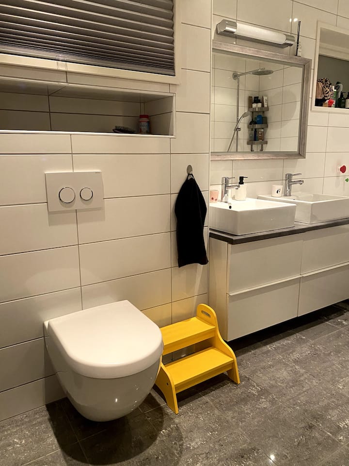 Enebolig Med Hage, Utsikt Og Parkering! - Tromsø